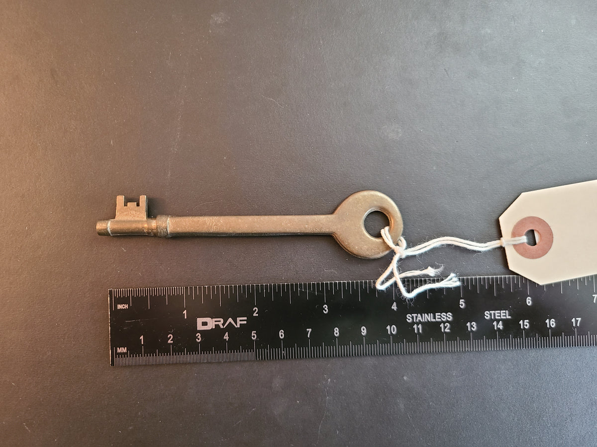 Unmarked Train Coach/Caboose Key – Terminal 37 Antiques